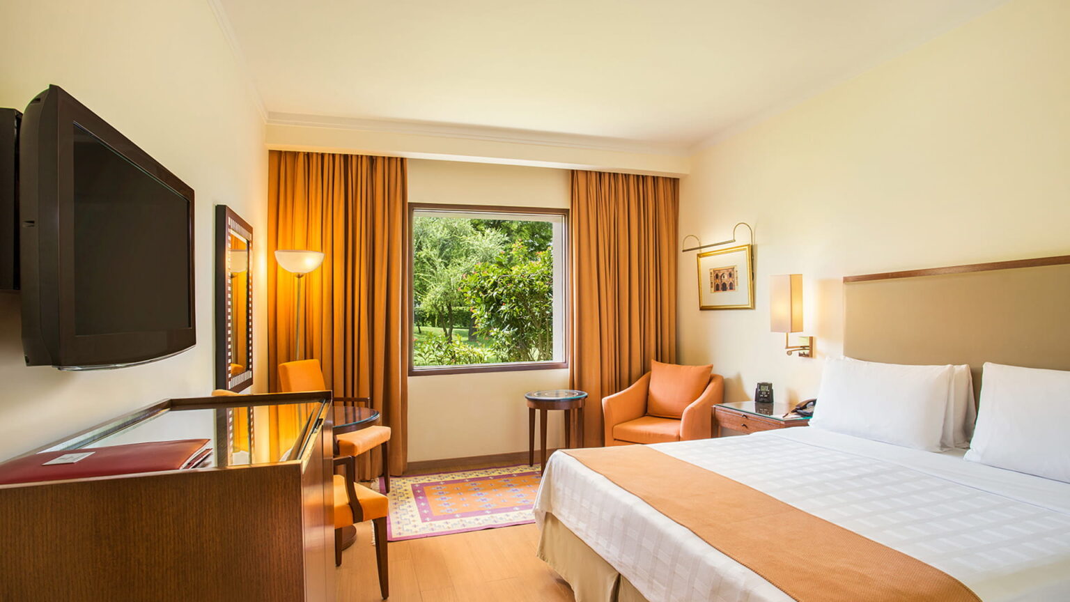 10 Best Hotels in Agra near Taj Mahal - Hungariandreamers